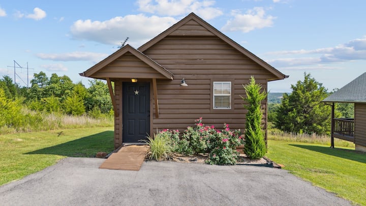 Peaceful Cozy Cabin | Views, Fire Pit, Fishing - Tulsa, OK