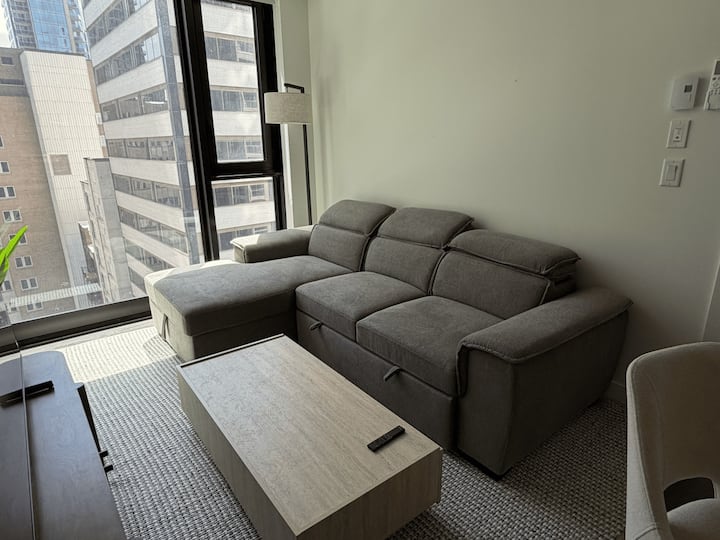 Urban Oasis Downtown | Pools Gym & Entertainment - Montreal
