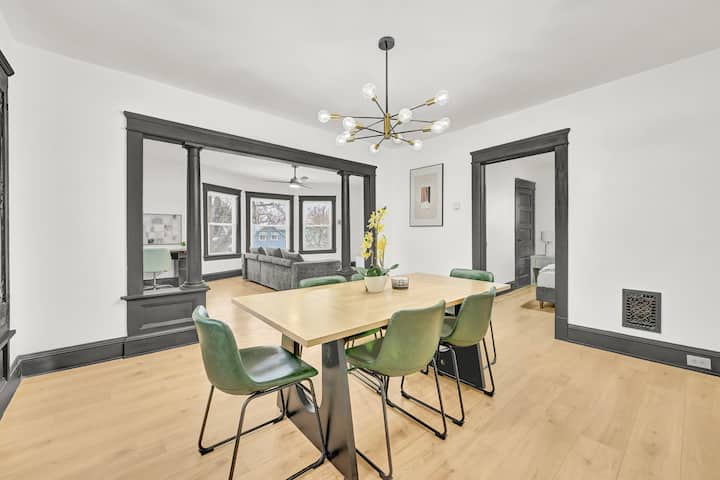 Stylish 4br-min To Metrohealth Hospital - Cleveland