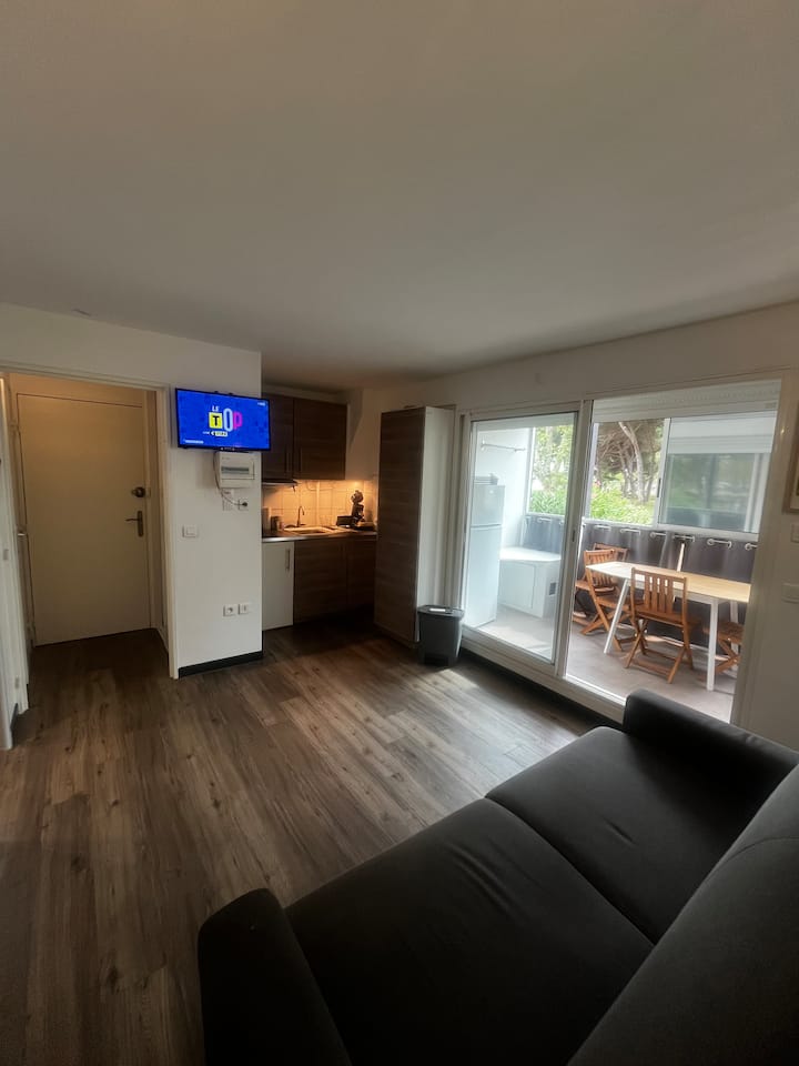 Studio Cabine De 27m2 Climatisée - Aigues-Mortes