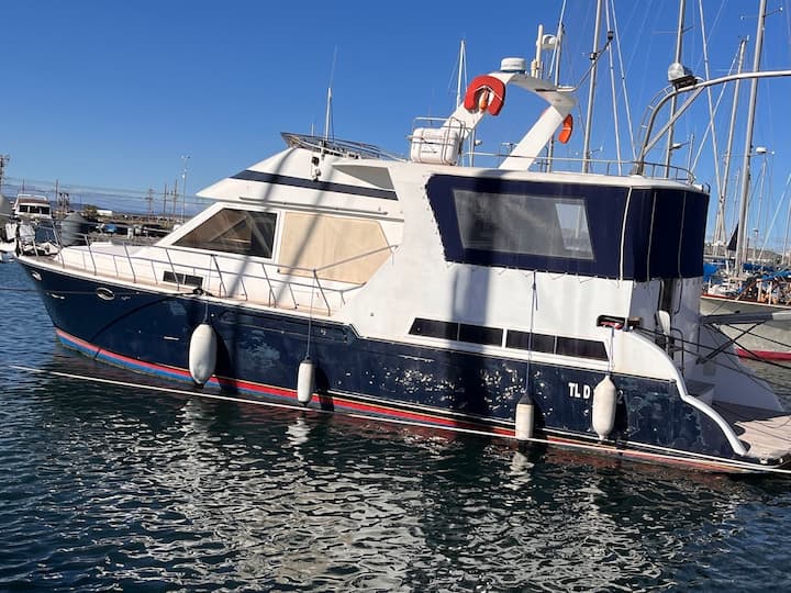 Carios - Yacht à Quai - Sète