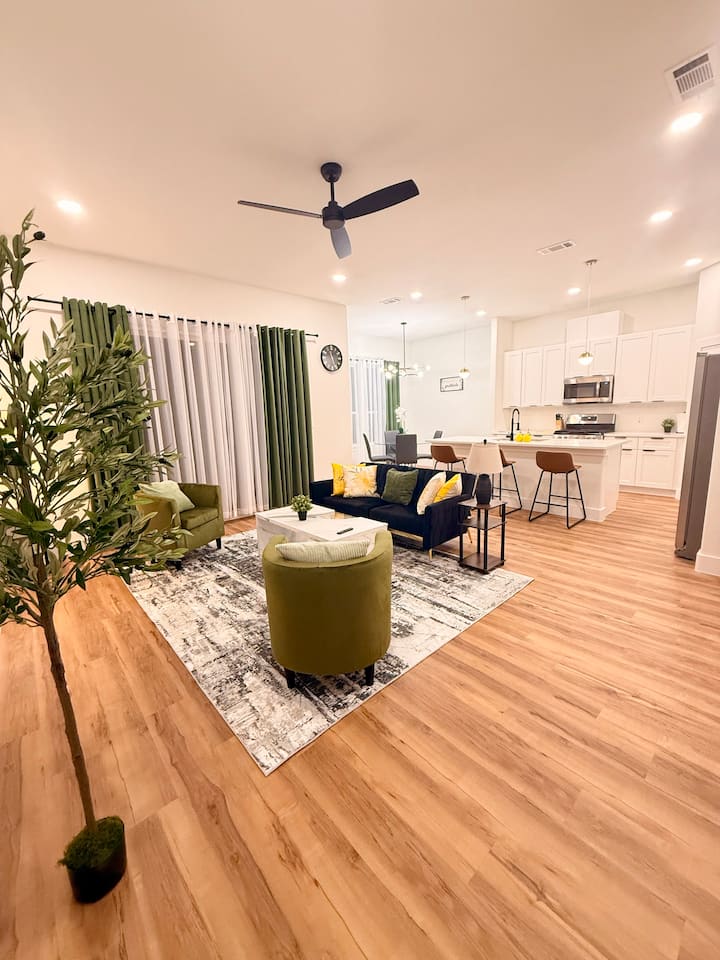 New Built House 4r, 4mi To At&t/six Flags/rangers - Grand Prairie, TX