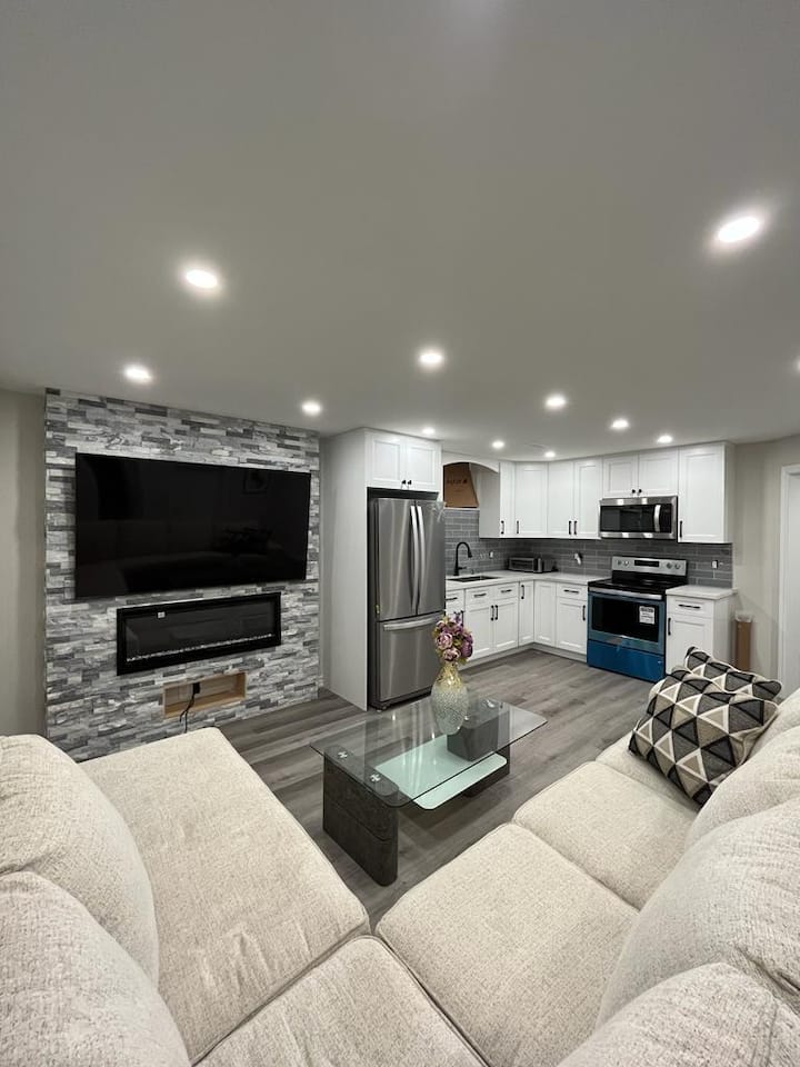 2bedroom Lovely Quiet Basement Apartment - Georgina