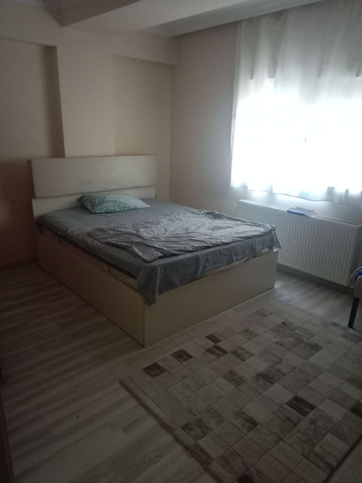 Karşıyaka'da Ulaşım Kolaylığı Sağlayan Oda. - Menemen