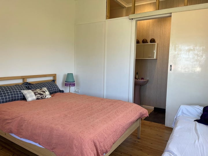1 Bedroom Flat With Private Kitchen & Ensuite - Bulli