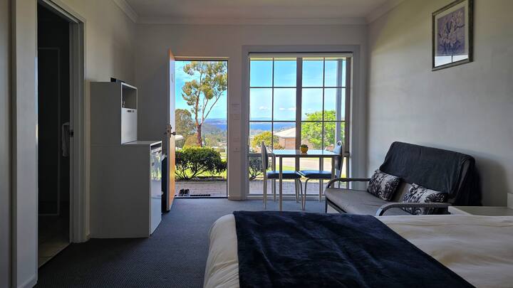 Kingston Room 37 - Private Ensuite & Parking - Hobart