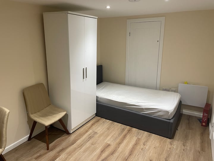 Hd1 Short And Sweet Stay - 허더즈필드