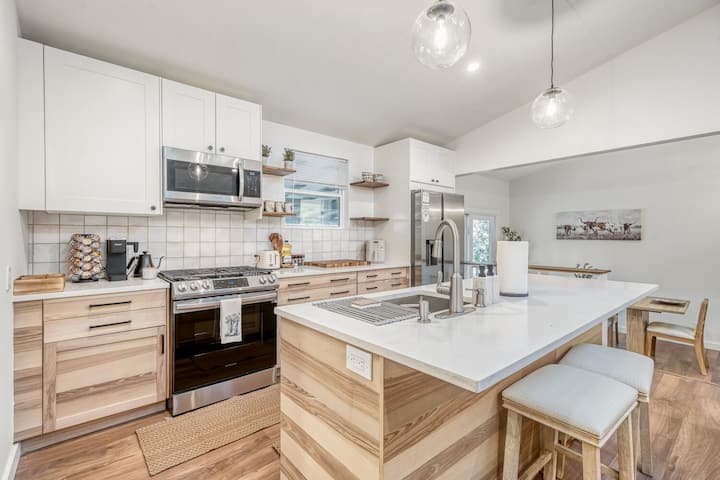 Texas Ranch Retreat | Firepit + Spacious Backyard - Austin