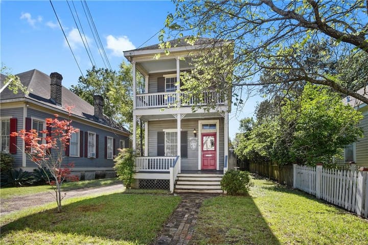 Maison Du Mardi Gras - Mobile, AL