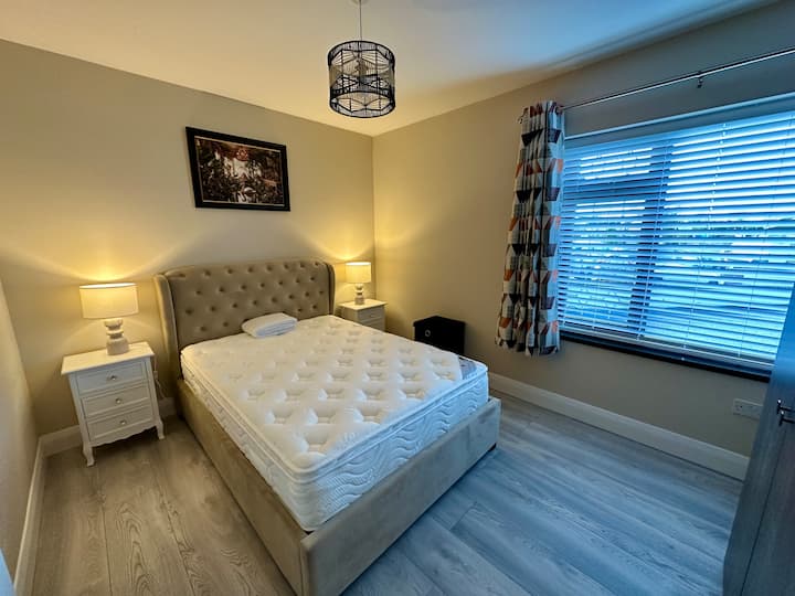 A Large 7 Bedroom House Ideal For Large Gatherings - Limerick