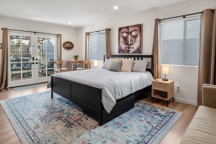 Quiet Private Suite Near Sofi, Lax + Patio - Los Angeles, CA