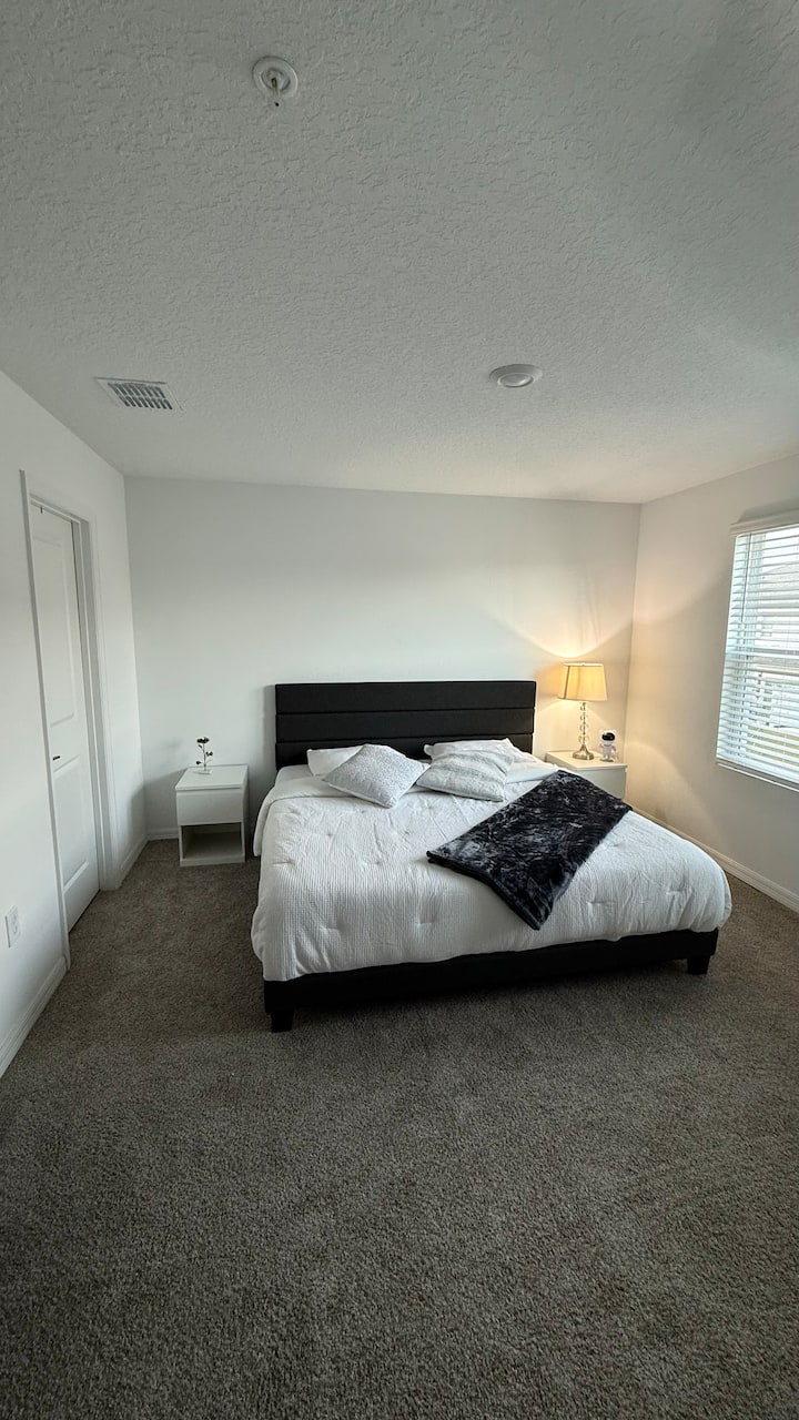 Quiet King Room With Private Bath Near Lake Views! - St. Cloud, FL