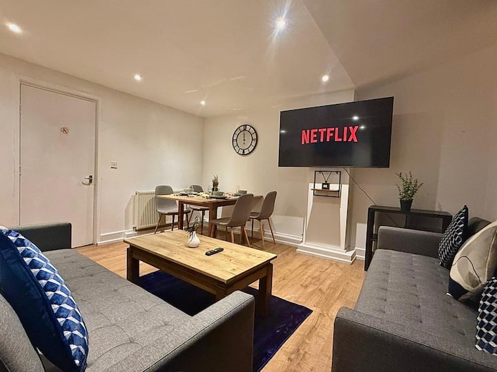 Modern 3br Cityapt | Parking | 65” 4ktv | Sleeps 8 - Sheffield, UK