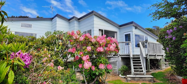 Gorgeous Three Bedroomed Home At Omaui - Bluff