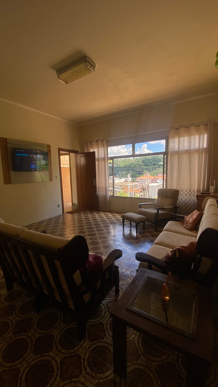 Casa Ampla Central Em Serra Negra-sp - Amparo
