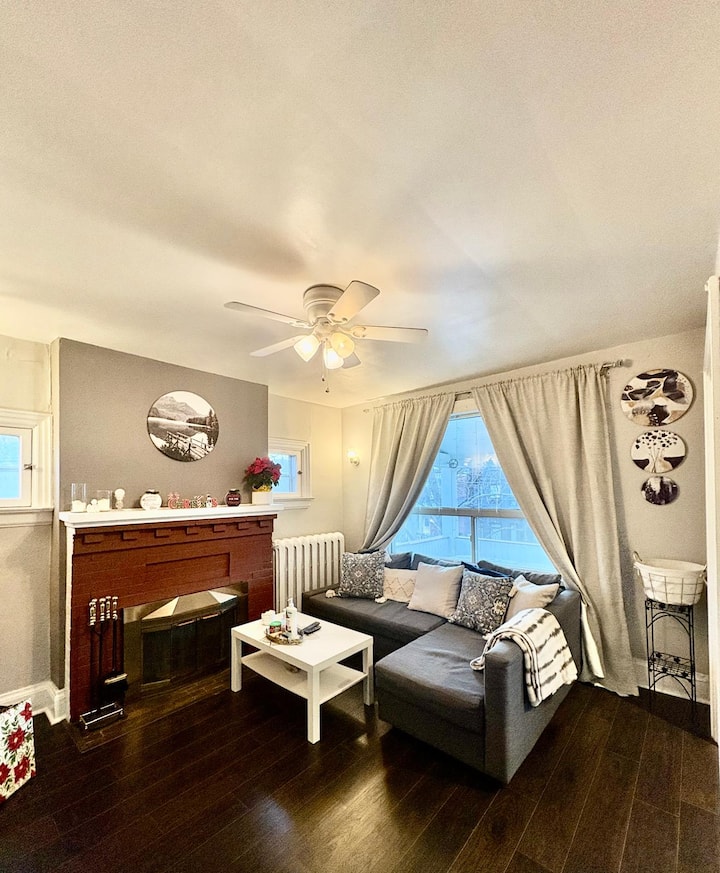 Cozy Home In Parkdale 3br, 2bath, W/ Parking - Toronto, ON