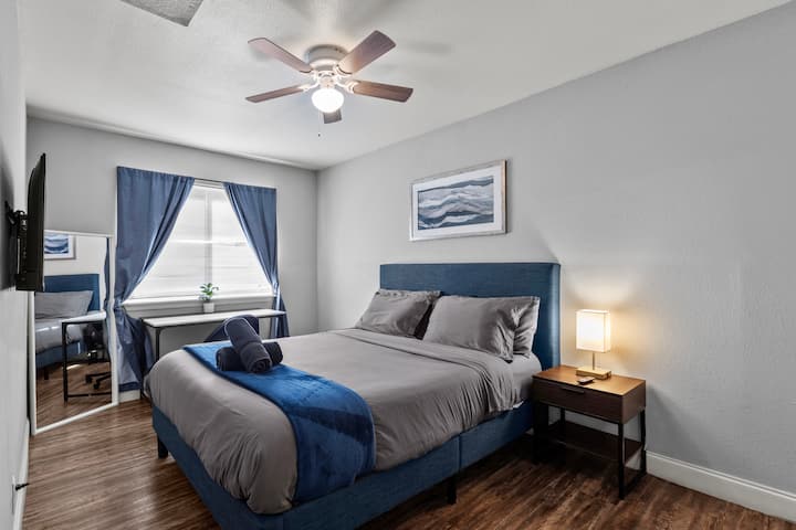 1br Near Topgolf & White Rock Trails | Sleeps 4 - Dallas, TX