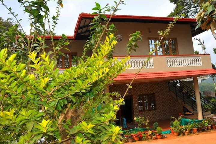 New Saptagiri By Aramane Homestay.
Peaceful Vibes. - コダグ