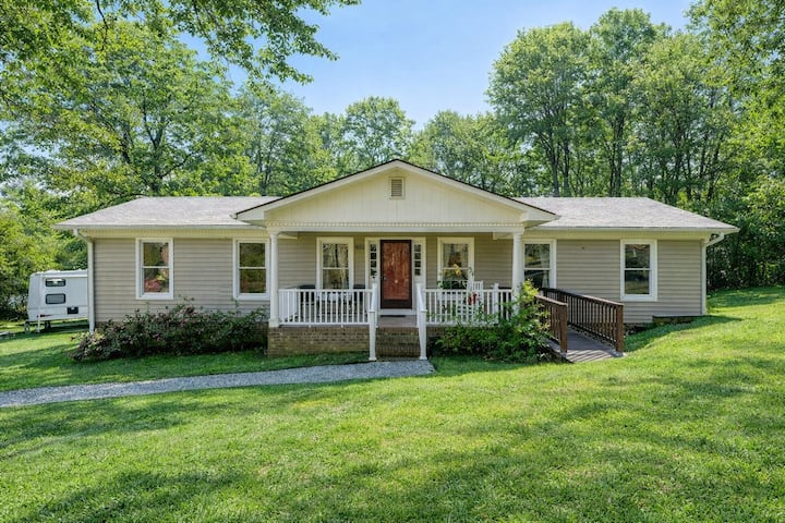 Haven Of Rest Near Duke, Pets Ok, Themed Bedrooms - Durham, NC