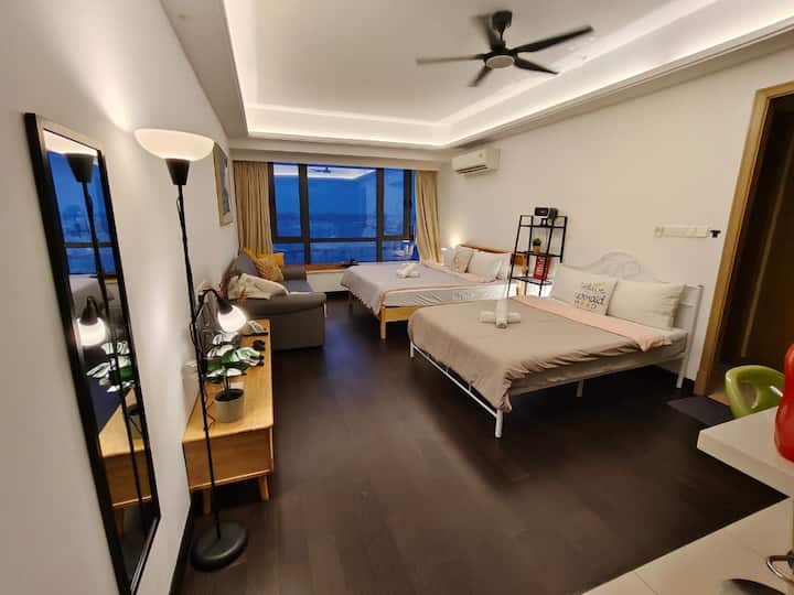 R&f High Floor Seaview Studio | Sunrise | 4–6 Pax - Woodlands
