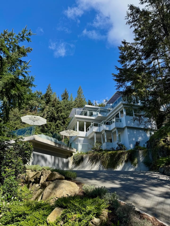 Architectural Cliffside Estate W/ Ocean Views - Bowen Island
