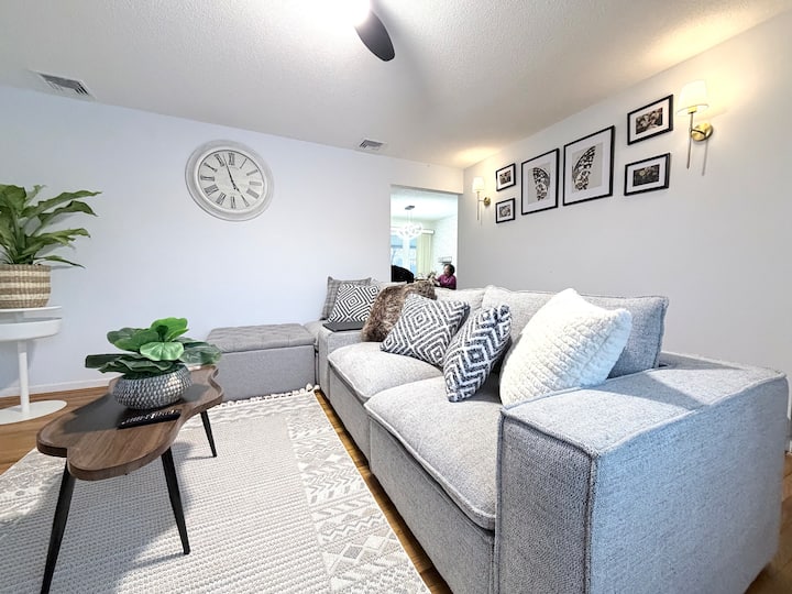 Spacious, Cozy 3br Home| Near Ccsu, Uconn Health - West Hartford, CT