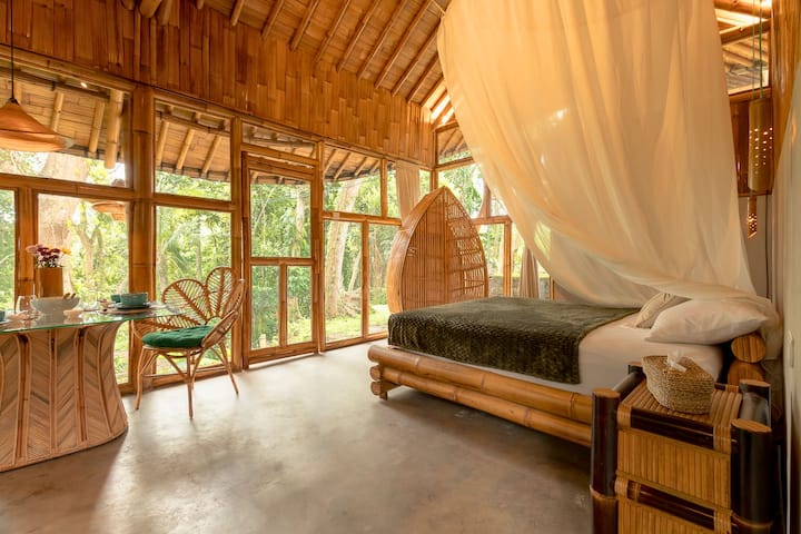 Hidden Bamboo Villa Jungle & River Escape - Tabanan