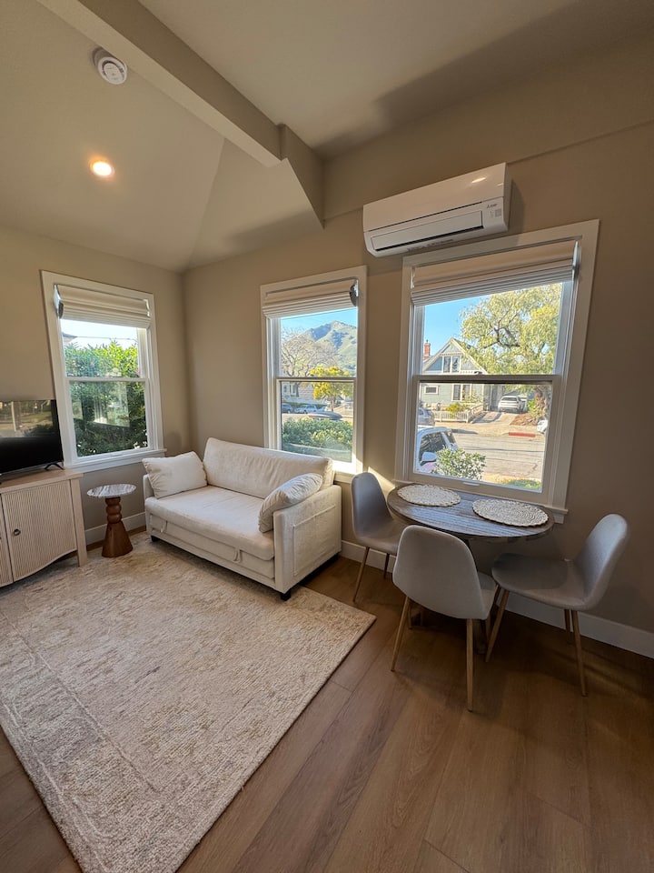 Charming Victorian Apartment - Walkable Downtown - San Luis Obispo, CA