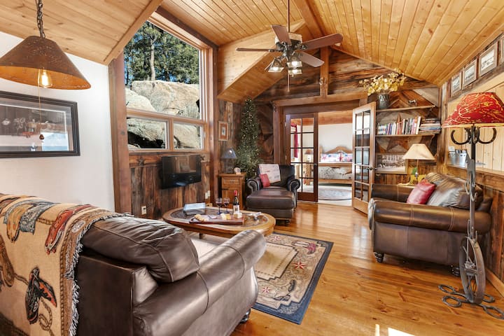 Thanksgiving Special! Twin Rock Cabin Colorado Fun - Colorado