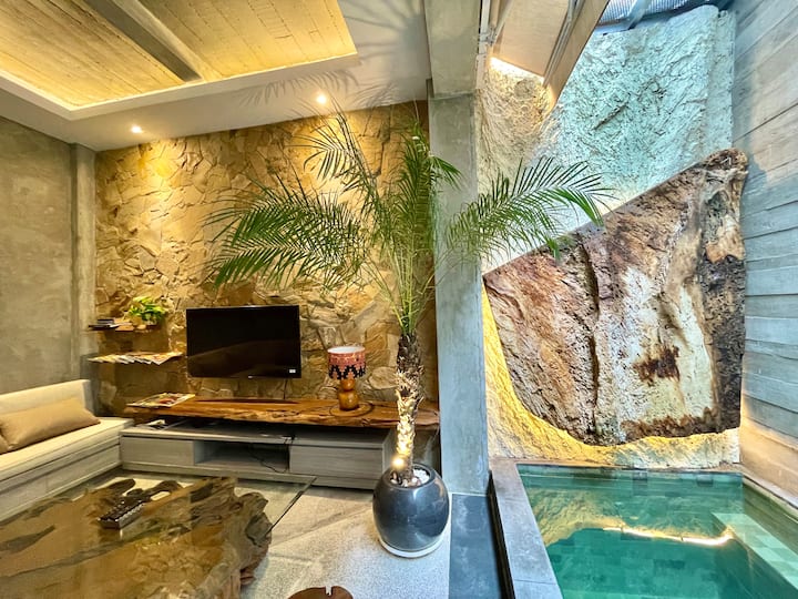 Stylish Industrial 2br Villa | Semi-indoor Pool - Australië