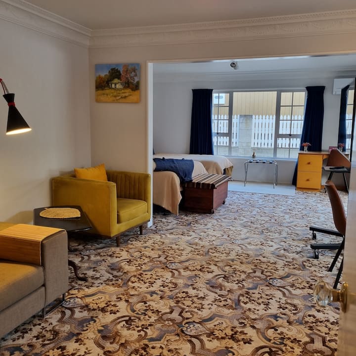 The Axminster Studio. Sleeps 3. - Taupō