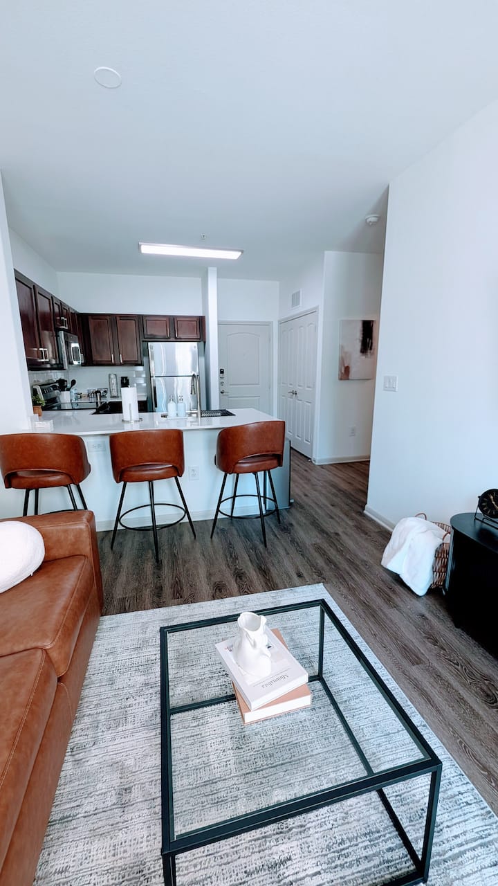 Softly Styled | 1 King+sofa Bed Haven| Frisco, Tx - Frisco, TX