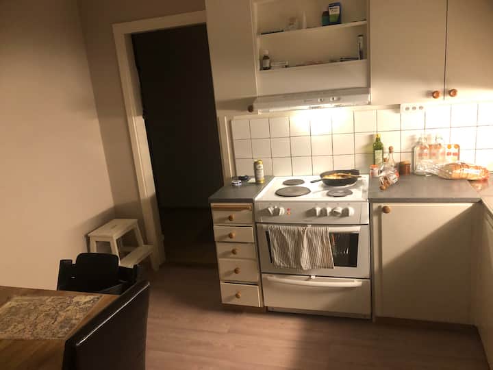 Stor Trea På Landet Med Bra Kommunikation - Askersund