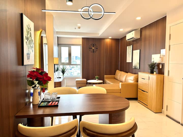Luxury 2br Apartment /Rooftop Pool/gym & City View - Vietnam