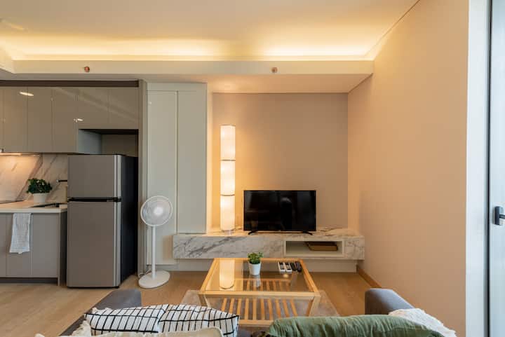 Modern Lux | 0m Mrt Queen And Bts Asoke | Medpark - Bangkok