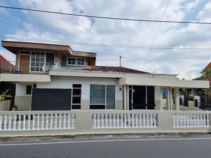 Homestay Strategis Dekat Jam Gadang & Pasar - Bukittinggi