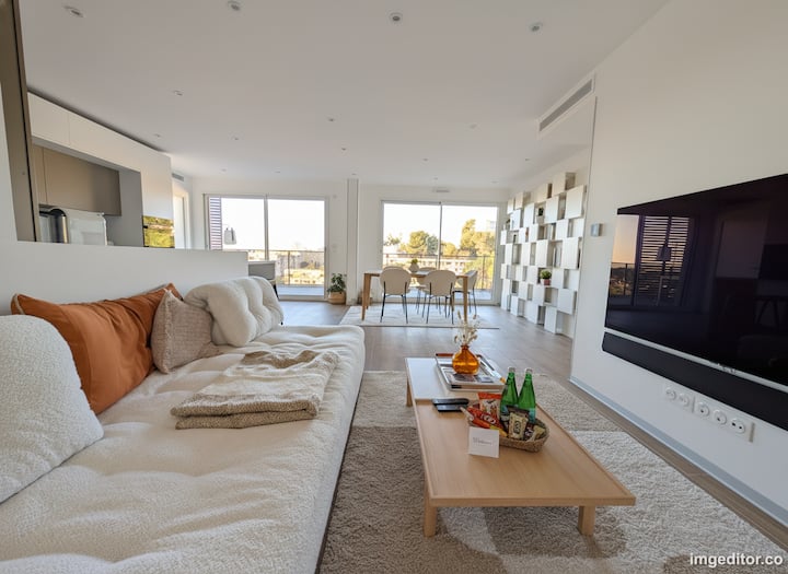 90 M² De Grand Standing, 30 M² De Loggia. - Cannes