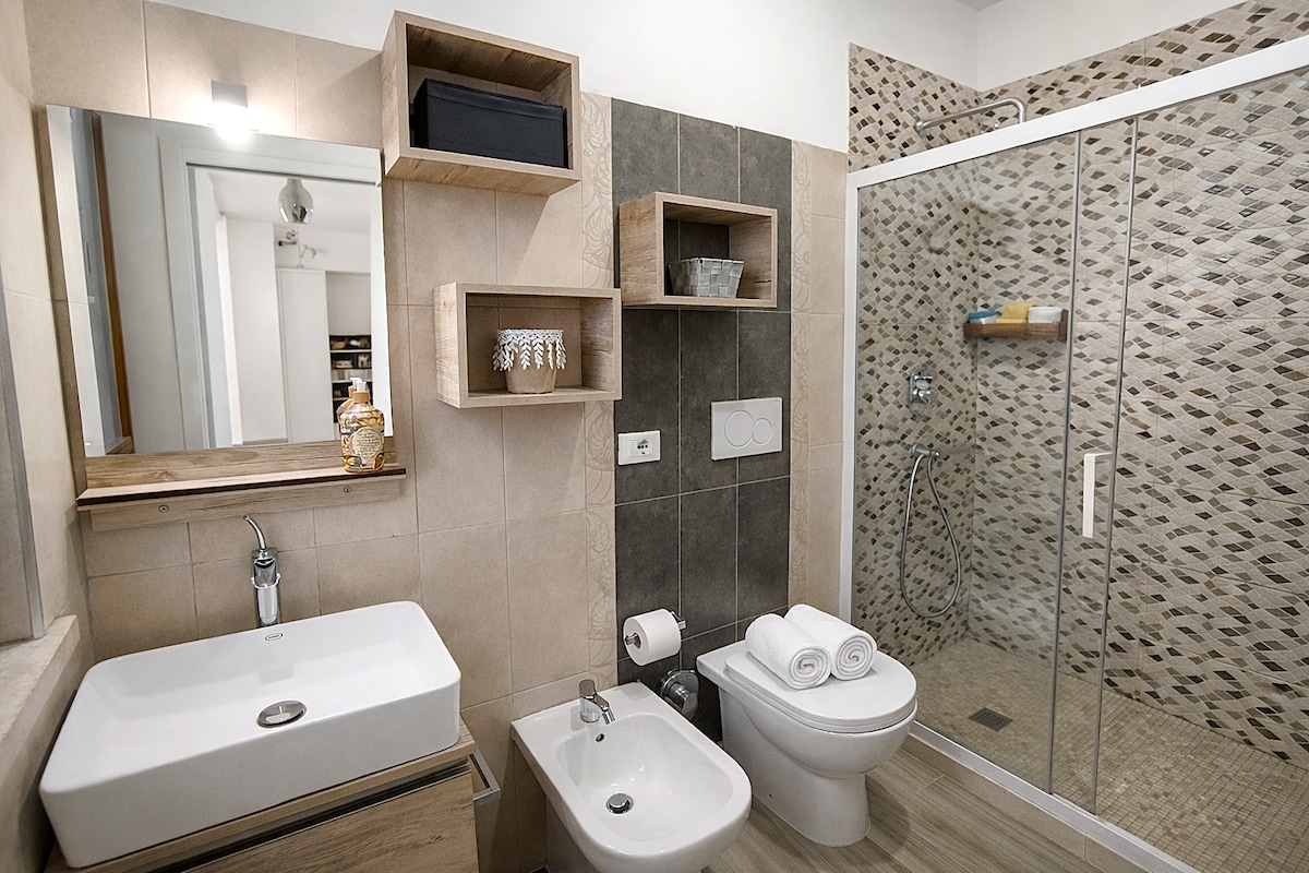 Bright Penthouse with Terrace and Free Parking - Apartments for Rent in ...