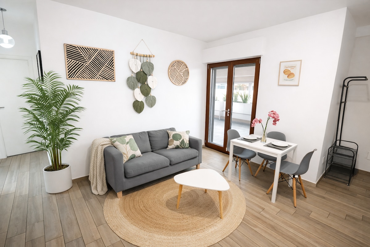 Bright Penthouse with Terrace and Free Parking - Flats for Rent in Rome ...