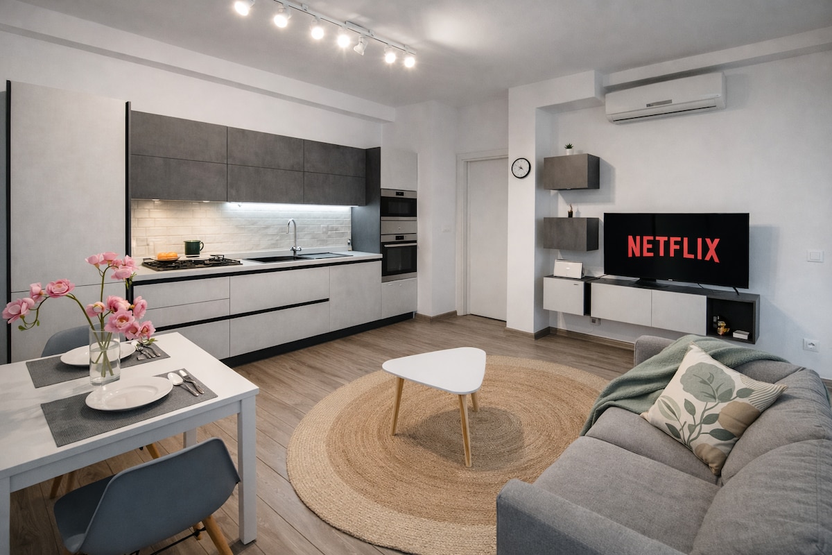 Bright Penthouse with Terrace and Free Parking - Apartments for Rent in ...