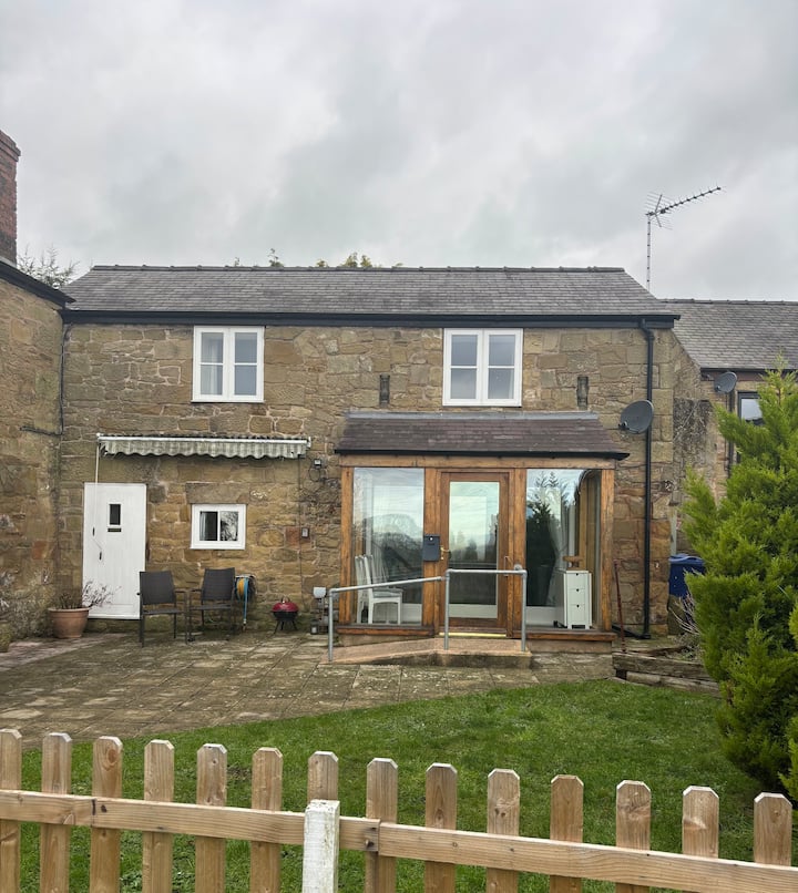 Charming Welsh Cottage With Beautiful Views - Wrexham