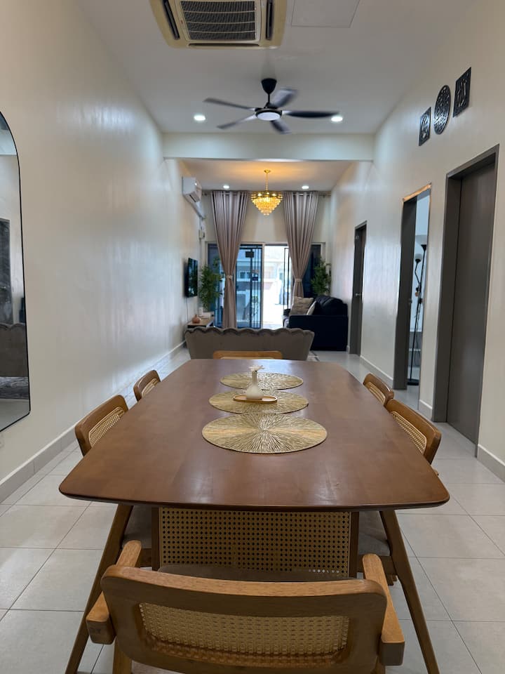 Family Friendly Cozy Avera Homestay - Kuala Selangor