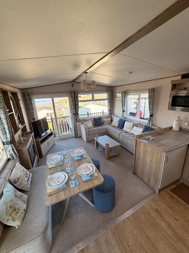 2 Bedroom Caravan Overlooking Perranporth Beach - Perranporth