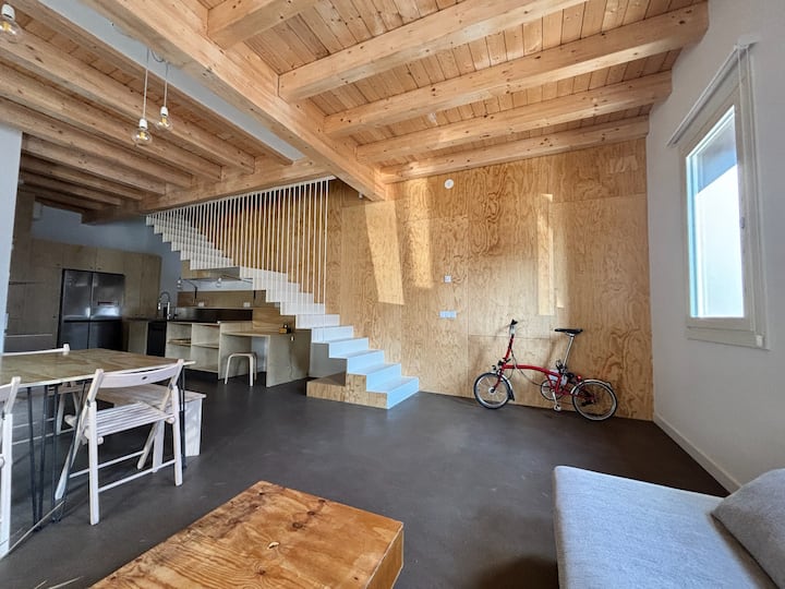 El Santo: Diseño De Vanguardia Y Patio Privado - Burgos