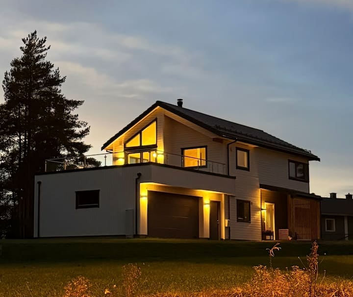 Nytt Hus, Sentralt, Solrik Takterrasse Og Utsikt! - Moss