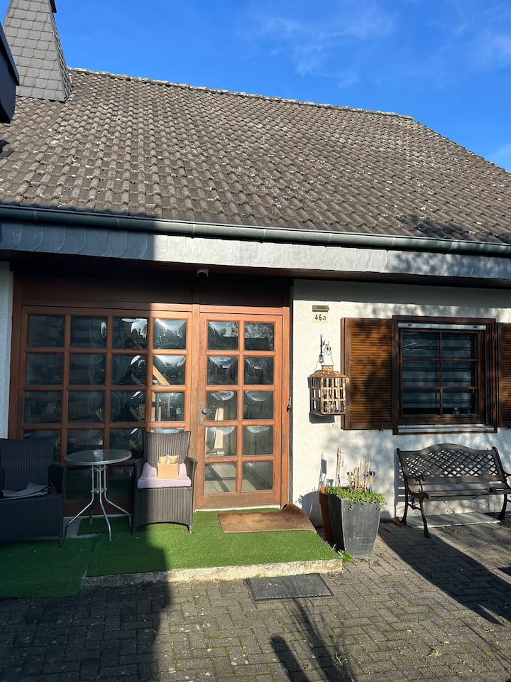 Kleine Wohnung (2,5 Zimmer) In Haus - Cologne