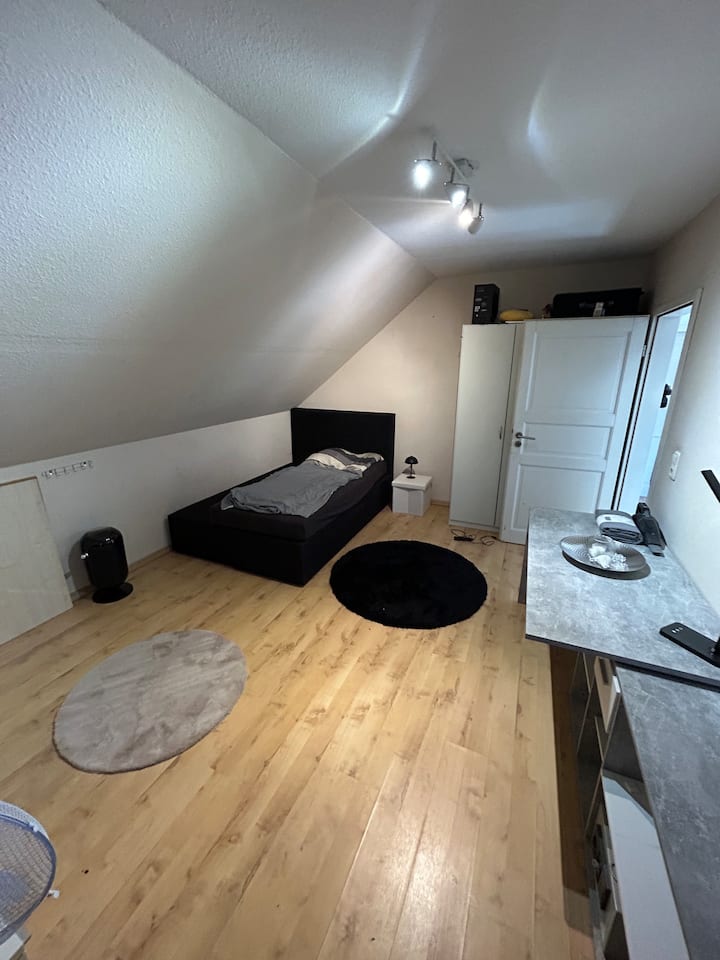 Kleine Wohnung (2,5 Zimmer) In Haus - Cologne