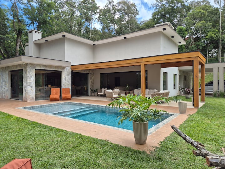 Alto Padrão Em Meio à Natureza – Luxo E Conforto - Brasil