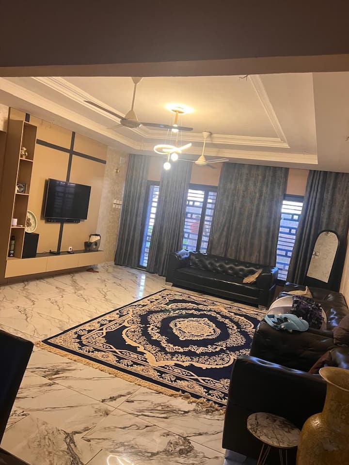 Villa Chaleureuse, Quartier Sécurisé Et Calme - Niamey