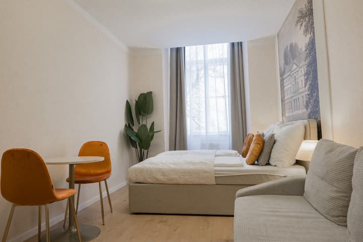 Quick Access To U2 Schottentor | Central Location - Wien